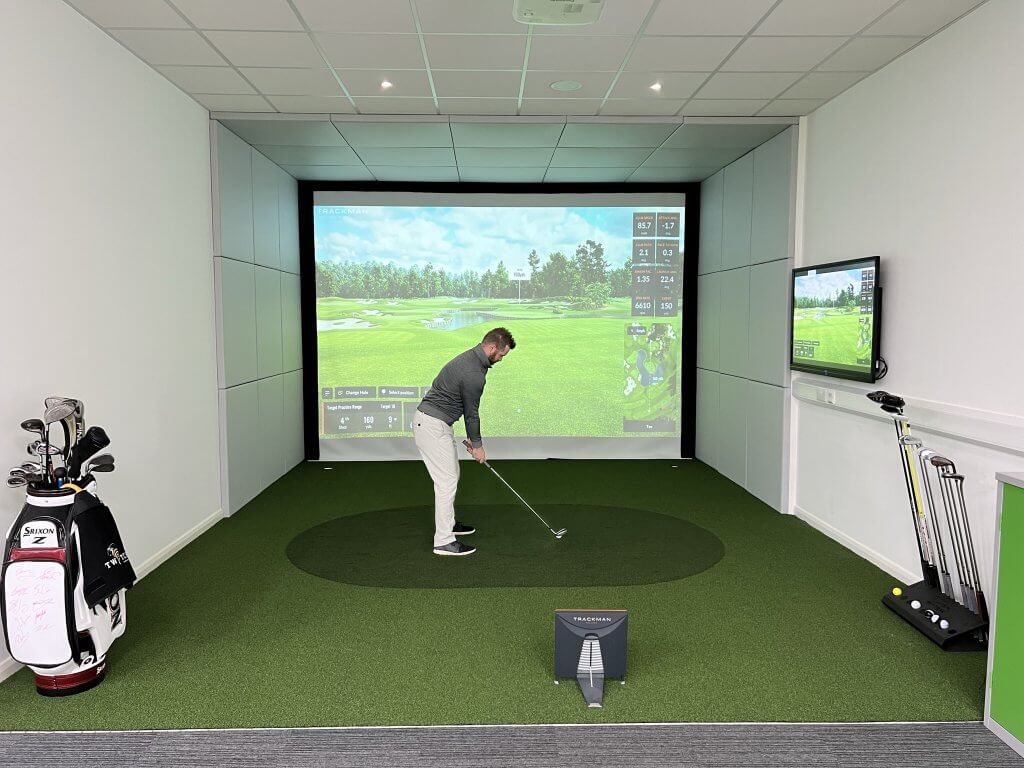 Golf simulator vs driving range | Golf Swing Systems